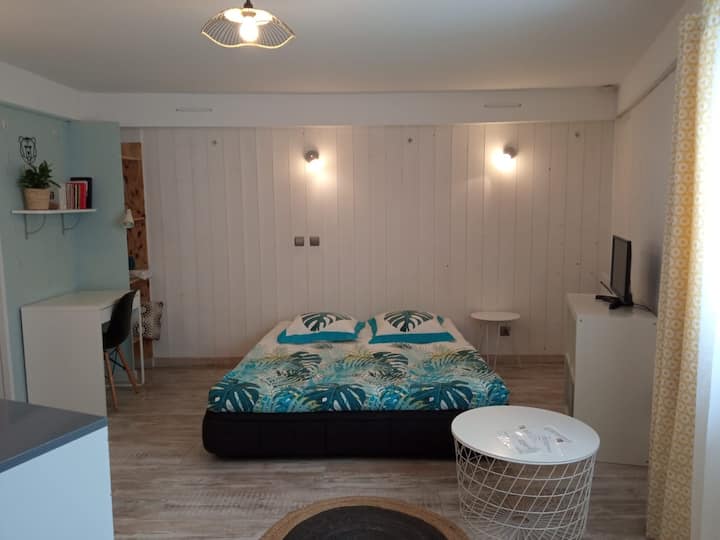 Castries : Agréable Studio En Cœur De Village - Castries