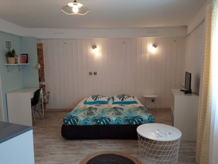 Castries : Agréable Studio En Cœur De Village - Castries