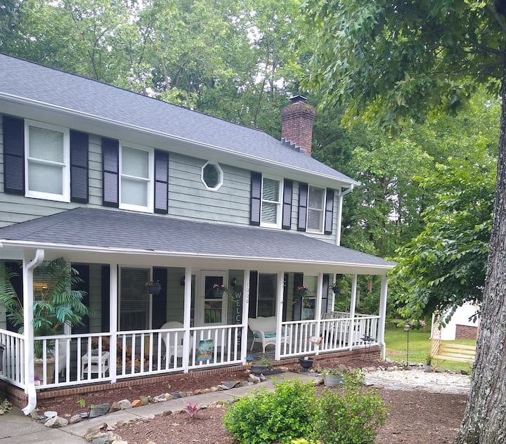 Bedroom W- Queen, Mini Fridge & Private Bath - High Point, NC