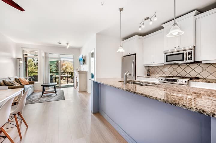 Lakeview - 2 Bedroom Lakefront Condo - West Kelowna
