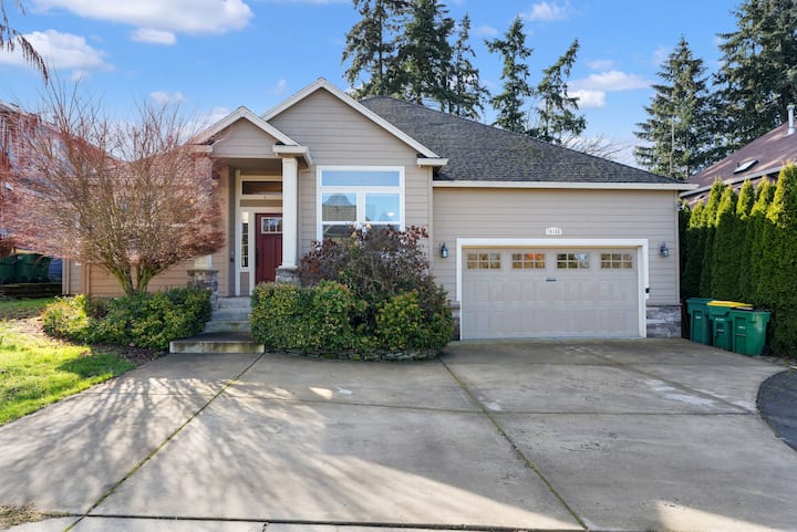 Urban Entertainer / Hot Tub - Beaverton, OR