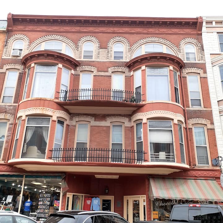 Suite 9 Historic Downtown Galena - Galena, IL