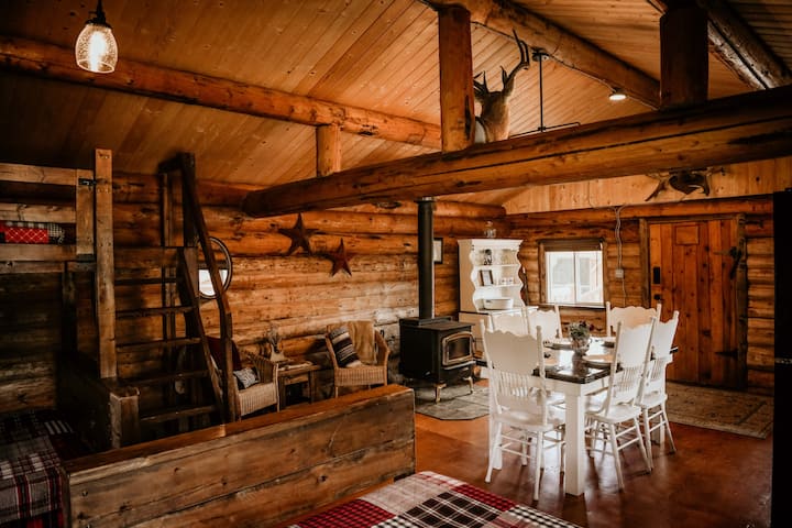 The Homestead | Log Cabin - Alberta