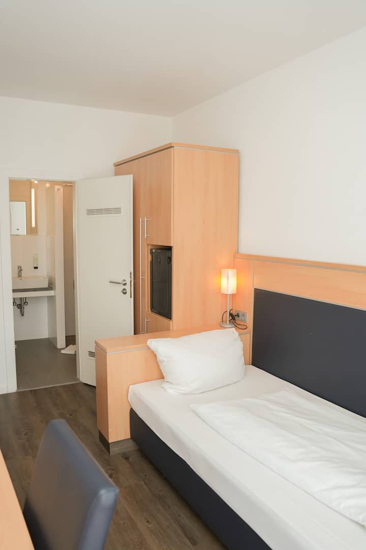 Einzelbett Zimmer 13 Im Hotel Offenbacher Hof A. M - Offenbach am Main