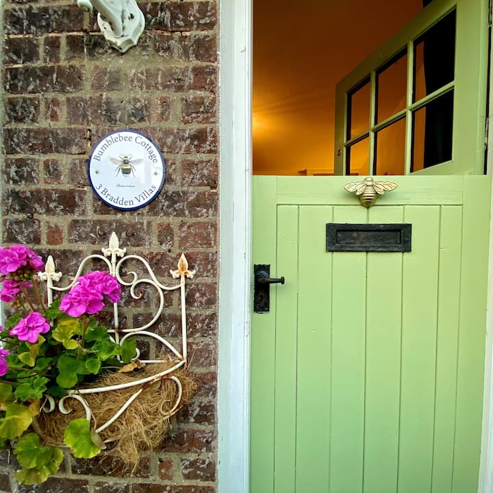 Cosy Cottage In Area Of Outstanding Natural Beauty - Bedfordshire