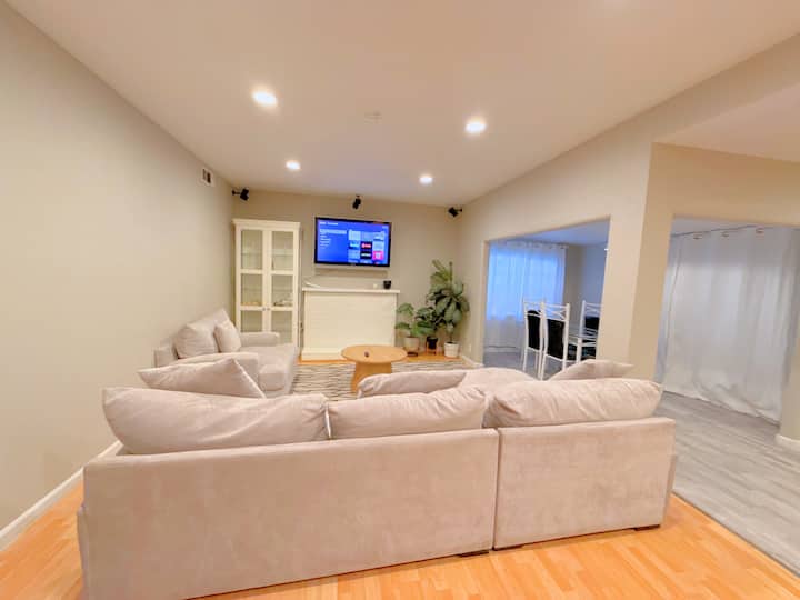 2 Br Home, Outdoor Patio, Free Parking & Fast Wifi - Little Portugal - San Jose