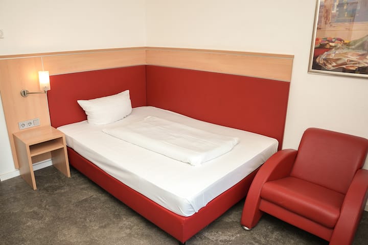 Einzelbett Zimmer 6 Im Hotel Offenbacher Hof A. M - Frankfurt