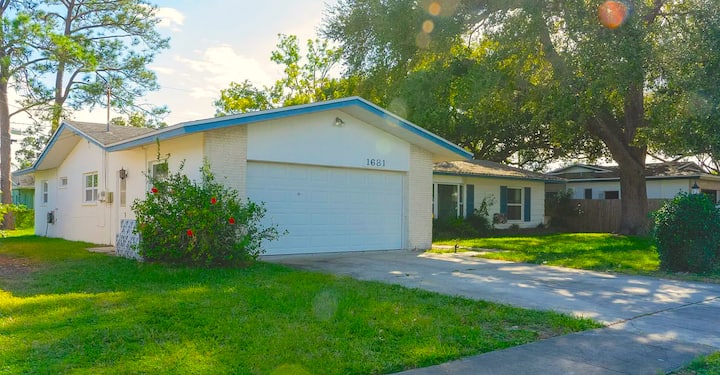 Lovely 3br/2bath Fenced Yard Walk2 Eagle Lake Park - Pinellas County, FL