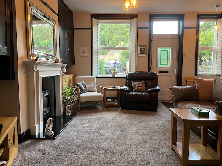 Cosy, Canal Side Home, With Garden Pod And Parking - Peak District National Park