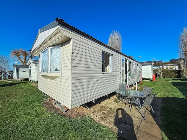 6 Berth Caravan For Hire In Hunstanton At Manor Park Holiday Park Ref 23004a - Hunstanton