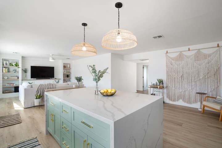 Read Reviews Lux Long Stay Golf, Bar, Chef Kitchen - Scottsdale, AZ