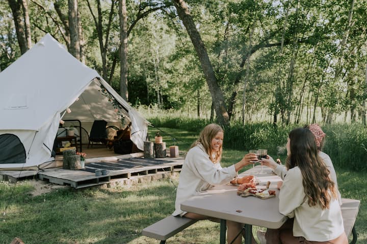 Spruce Tent | The Grove Glamping - 미네소타