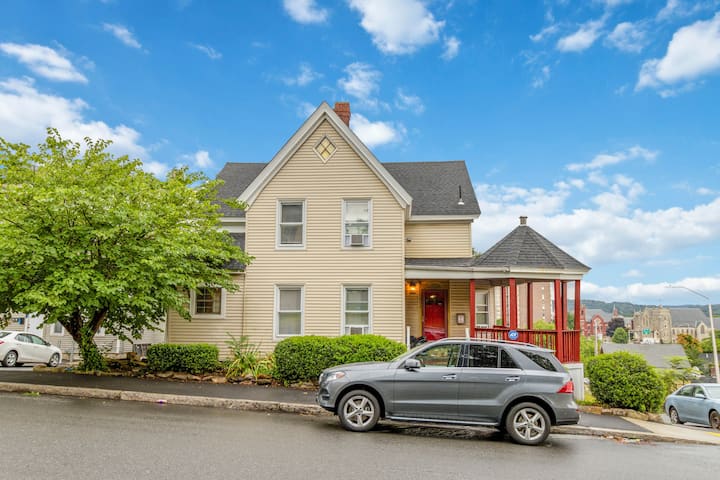 I’m All Yours! 8 Bedrooms Plus 7.5 Modern Baths - 伍斯特