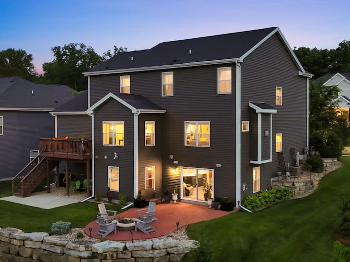 Hillside Harbor In Hawks Woods Estates - Middleton, WI