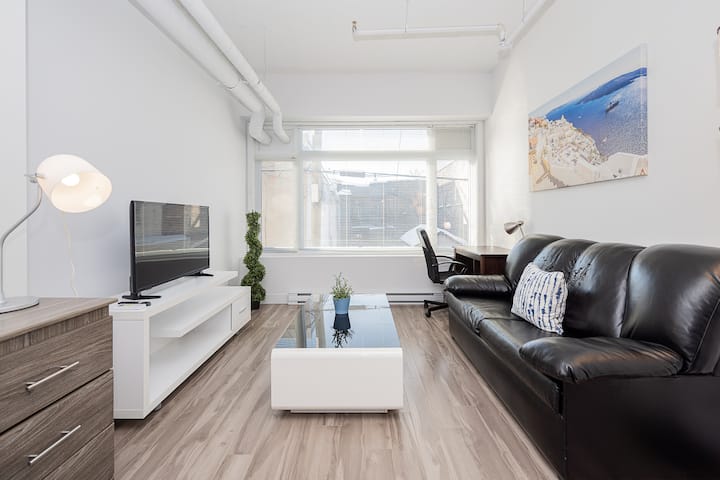 Modern Studio | Stylish | Near Jean-talon - Montreal