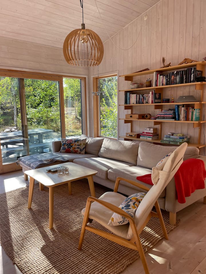Arkitektritat Sommarhus Med Närhet Till Havet - Stockholms län
