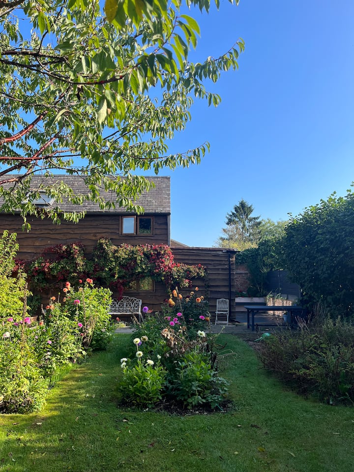 Historic, Elm Barn With Stylish En-suite Rooms - Oxfordshire