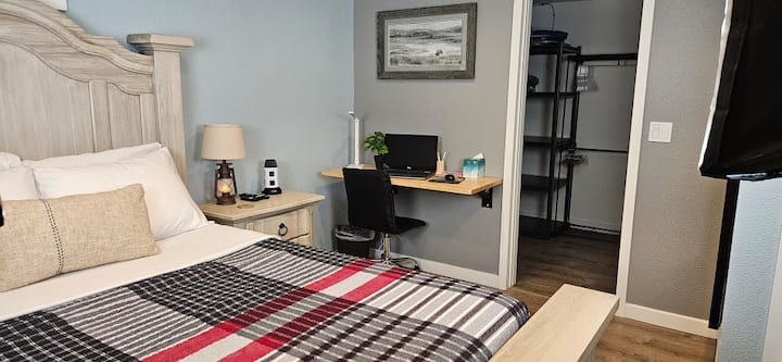 Cozy Little Mine: History Meets Modern Comfort - Pocatello, ID