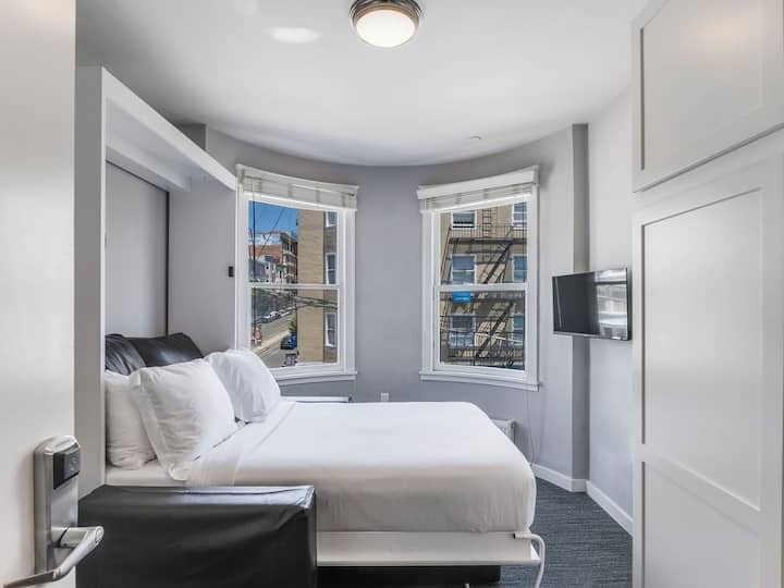 Modern Junior Single Studio - San Francisco, CA