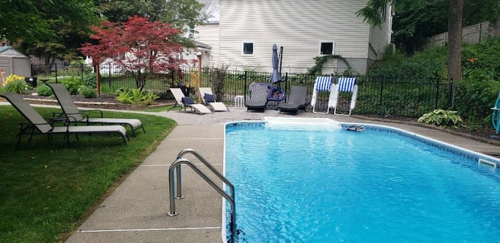 Downtown Saratoga Springs 4br House-heated Pool - Saratoga Springs, NY