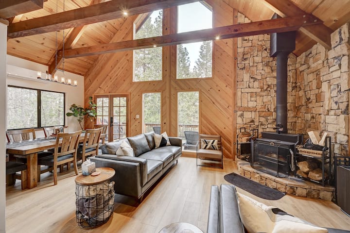 The Arnold Chalet: Ac, Ev, Dog Friendly, Fire Pit - Arnold, CA