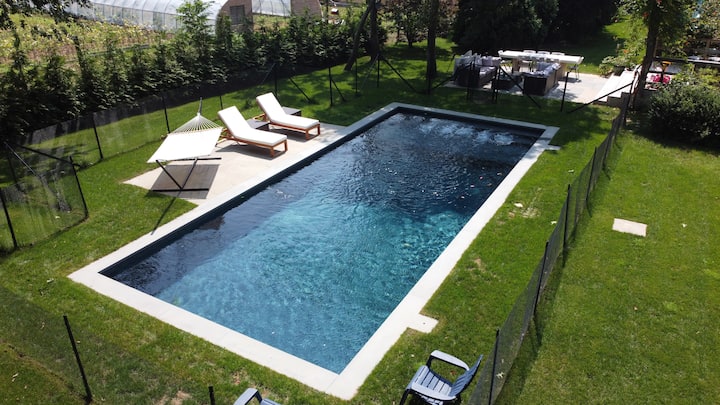 North Fork Wine Country Retreat - Riverhead, NY