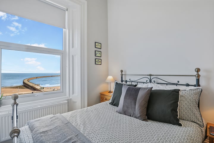 Lighthouse Lookout (3 Bedroomed Apartment) - Sunderland