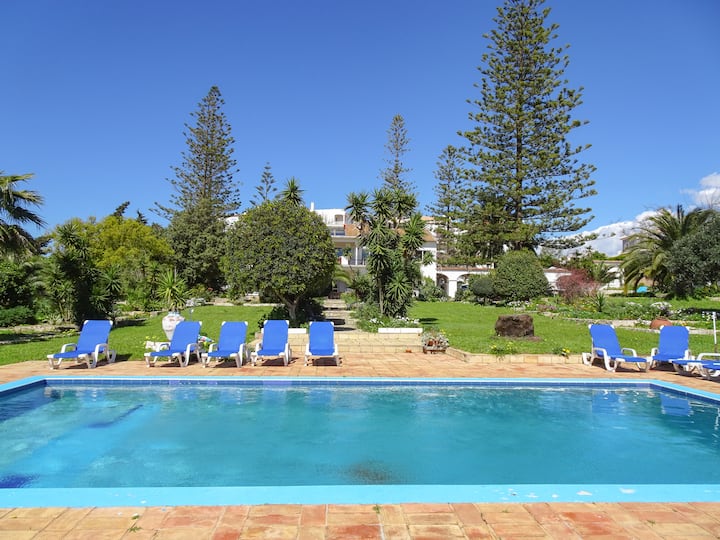Spacious Studio | Pool, Garden & Private Patio - Faro District