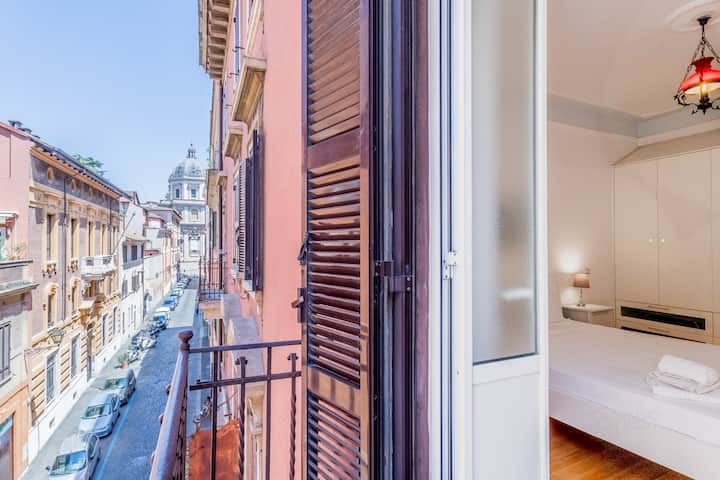 Elegante E Spazioso A Pochi Passi Dal Colosseo - Rome