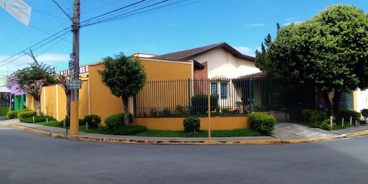 100m Basílica - Roupa Cama/banho - Garagem - Wifi - Aparecida