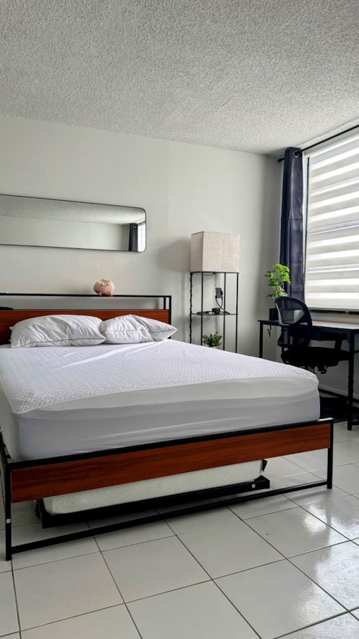 2 Blocks From The Ocean | The Perfect Nomad Pad - Miami Beach, FL