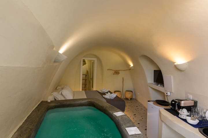 Kadmos Cave House - Santorini