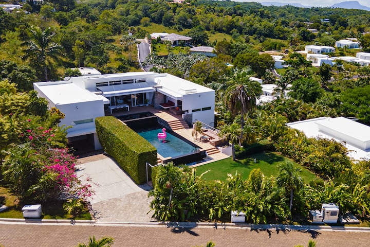 Villa Corazon: Luxe 5br W/ Infinity Pool & Jet Tub - Dominican Republic