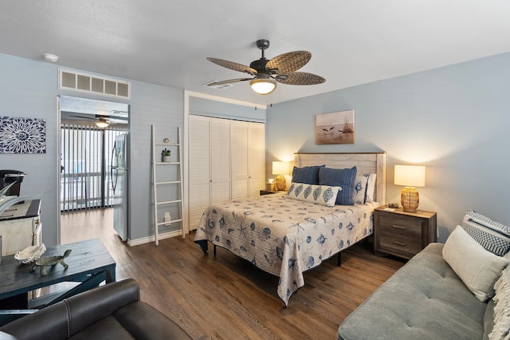 Charming Island Gem On Canal & Close To The Beach! - Corpus Christi, TX