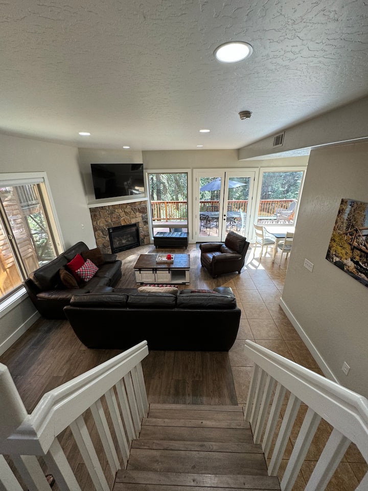 Grand Chalet 13 Beds - 6 Bedrooms And 4 Bathrooms - Shaver Lake, CA
