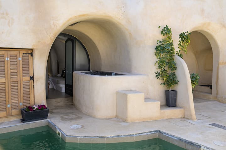 Thireas Cave House - Santorini