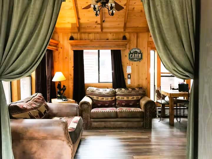 Tahoe Cabin 10 Minutes To Skiing Pet Friendly - South Lake Tahoe, CA