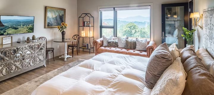 Aimee's Dream- Romantic Suite W/ Long Range View - Boone, NC