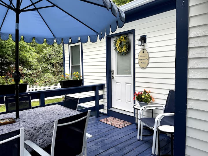 Nirvana's Nest: Private Guest Suite Near College - 北安普敦