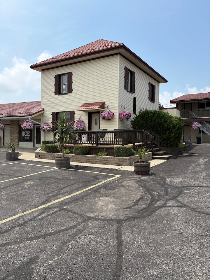 Great Historical Home Attached To Hotel - Listowel
