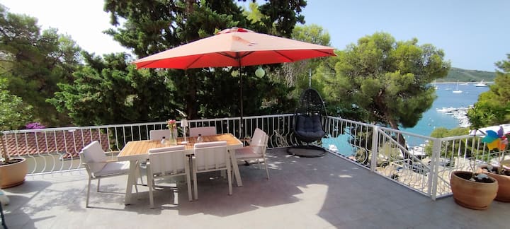 House With Large Terrace By The Sea - Primošten