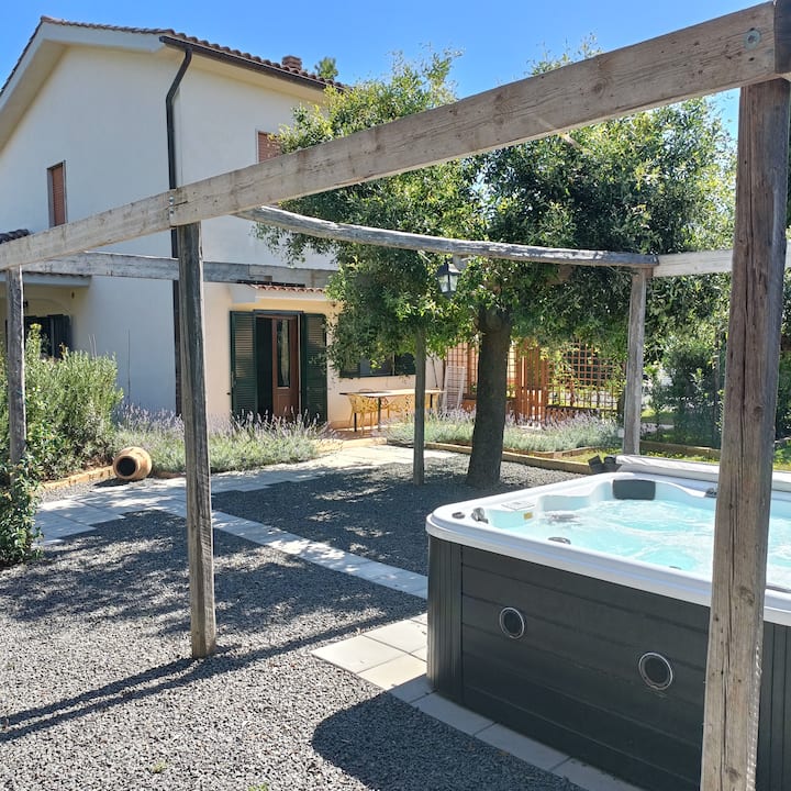 Cipressi Toscani "Macchie Basse 
Guest House" - Capalbio