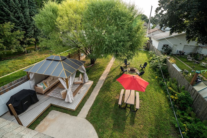 *Front Porch, Fenced In Backyard- Petswelcome* - Sheboygan, WI