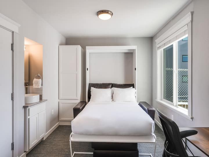 Modern Double Studio With Sun Deck View - San Francisco, CA