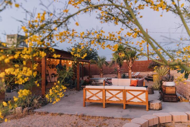 The Lunar Lodge - Joshua Tree National Park - Twentynine Palms, CA