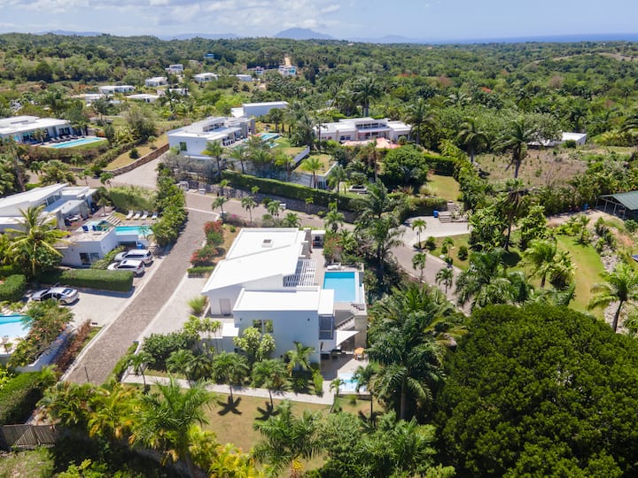 Infinity Pool Villa With Loft And Outside Jet Tub - Sosúa