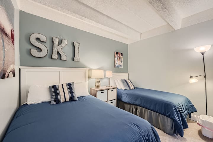 Walk To Main | Ski & Soak | Free Bus To Copper Mtn - Frisco, CO