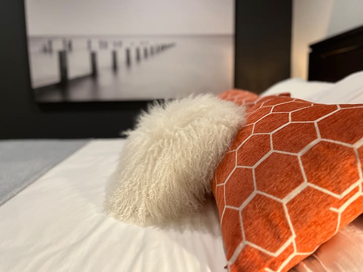 Executive Suite Step To Foothills Hospital , Uofc - Calgary