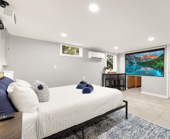 Walk To Metro, Bathroom, Kitchen, & Laundry - Alexandria, VA
