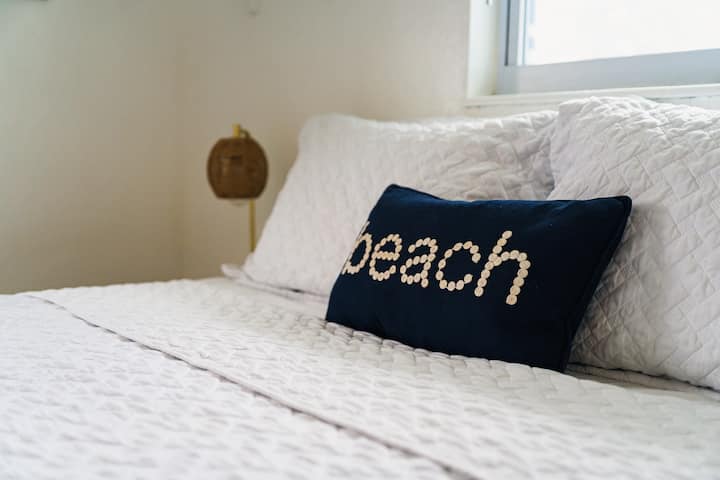 Lovely Stay Getaway|6 Miles To Siesta Key Paradise - Sarasota, FL